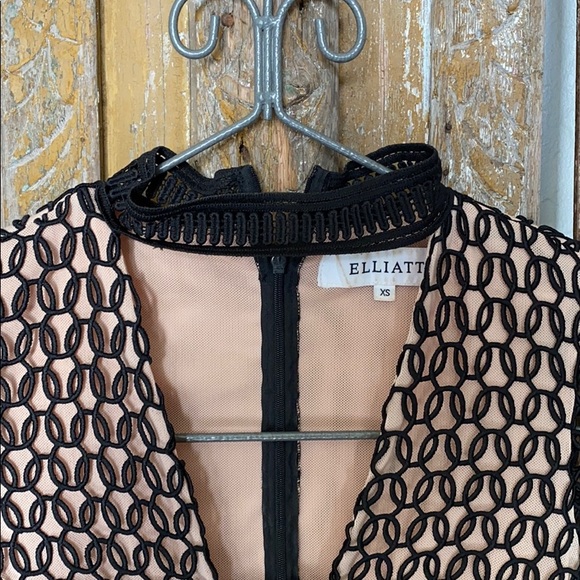 Elliatt | Dresses | Elliatt Revelation Dress Black Crochet Overlay Xs ...